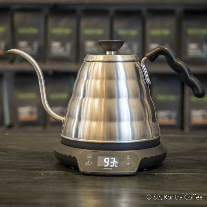 Køb Hario V60 Buono el-kedel med tempstyring online hos Kontra Coffee